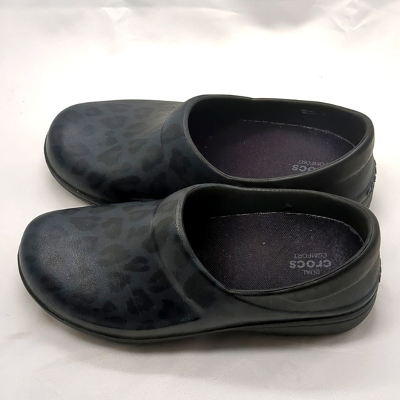 CROCS | Shoes | Crocs Dual Comfort Black Leopard Print Clogs Womens Sz ...